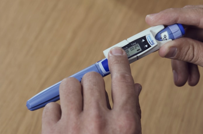 Insulog - The Smart Snap-on Insulin Tracker | Indiegogo